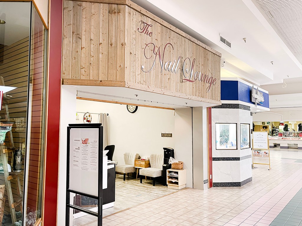 Silver Lake Mall – Silver Lake Mall is the largest enclosed mall in ...