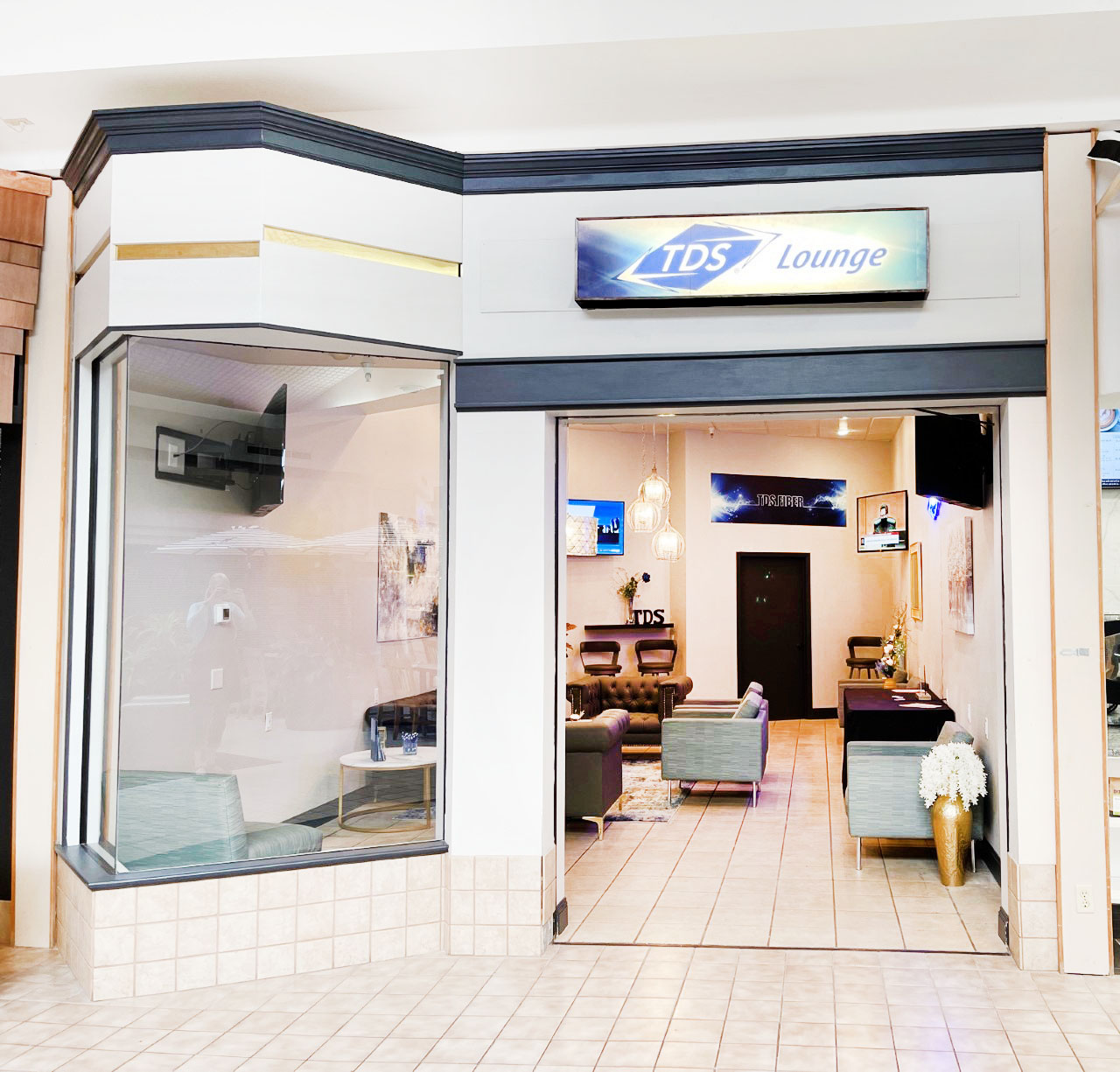 Silver Lake Mall – Silver Lake Mall is the largest enclosed mall in ...