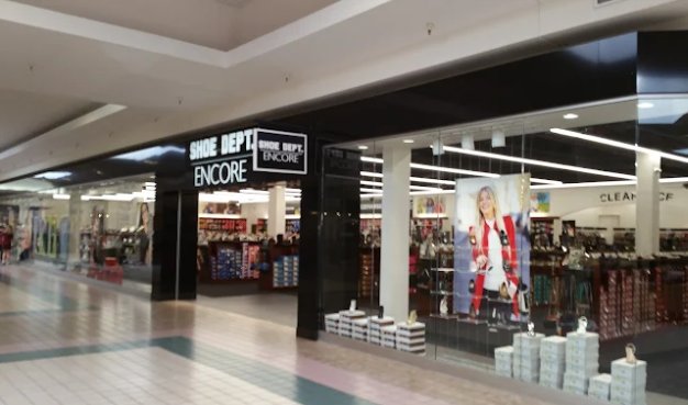 Silver Lake Mall – Silver Lake Mall is the largest enclosed mall in ...